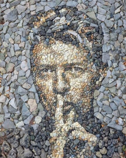 Portraits Made Out Of Pebble Stones By Justin Bateman – THEINSPIRATION.COM