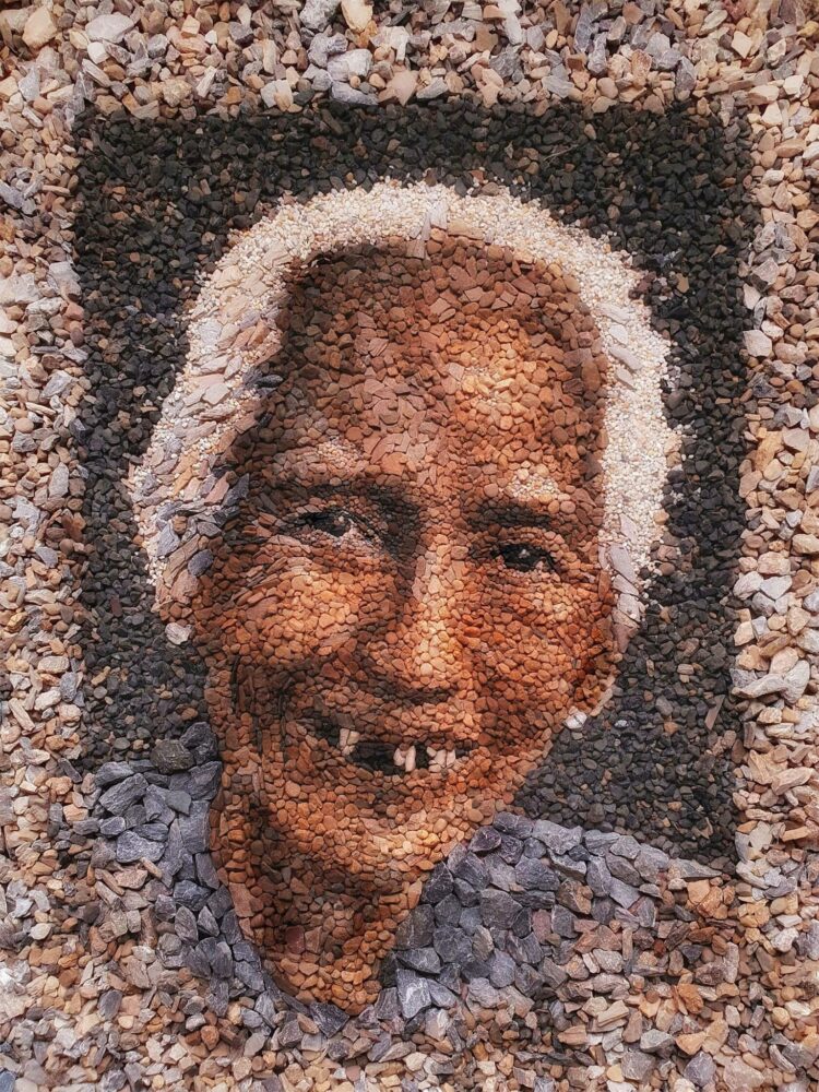 Portraits Made Out Of Pebble Stones By Justin Bateman – THEINSPIRATION.COM